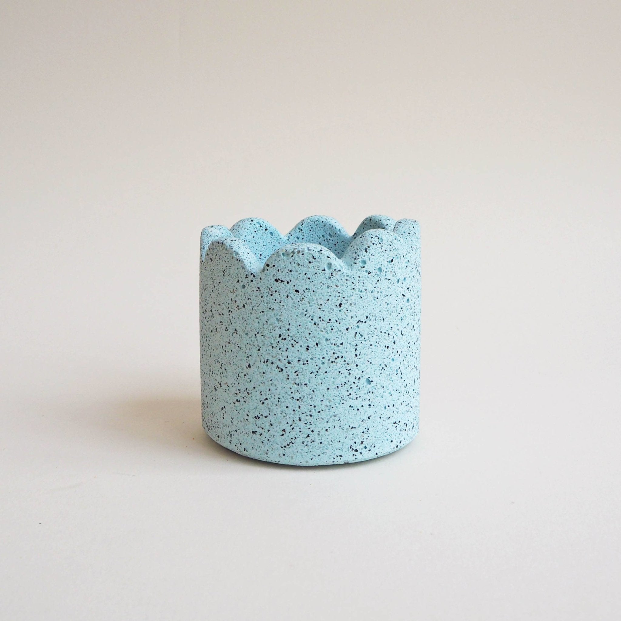 Blue Scalloped Pot – Sprouts of Bristol