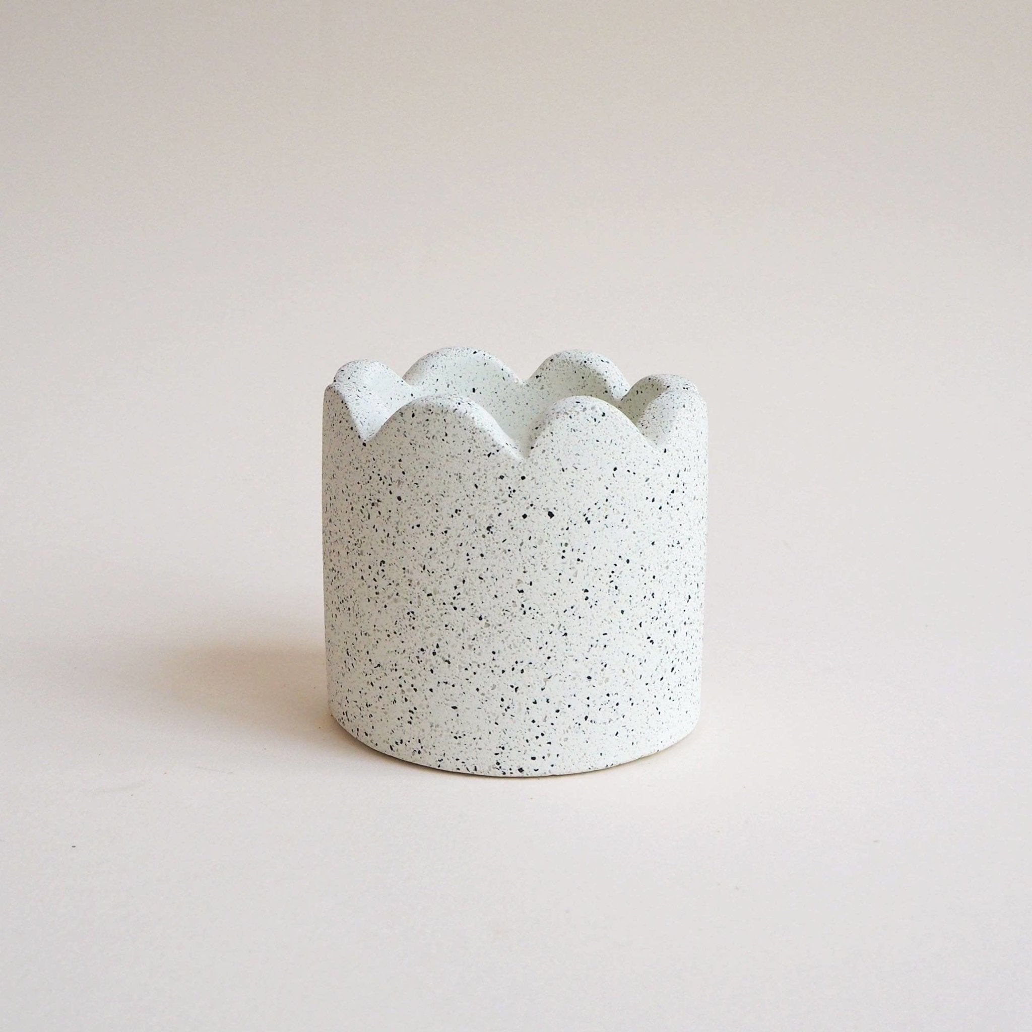 White Scalloped Pot – Sprouts of Bristol